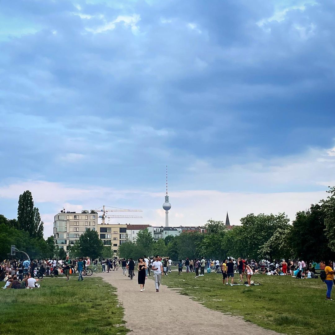 Berlin Mauerpark Fernsehturm - nuBerlin